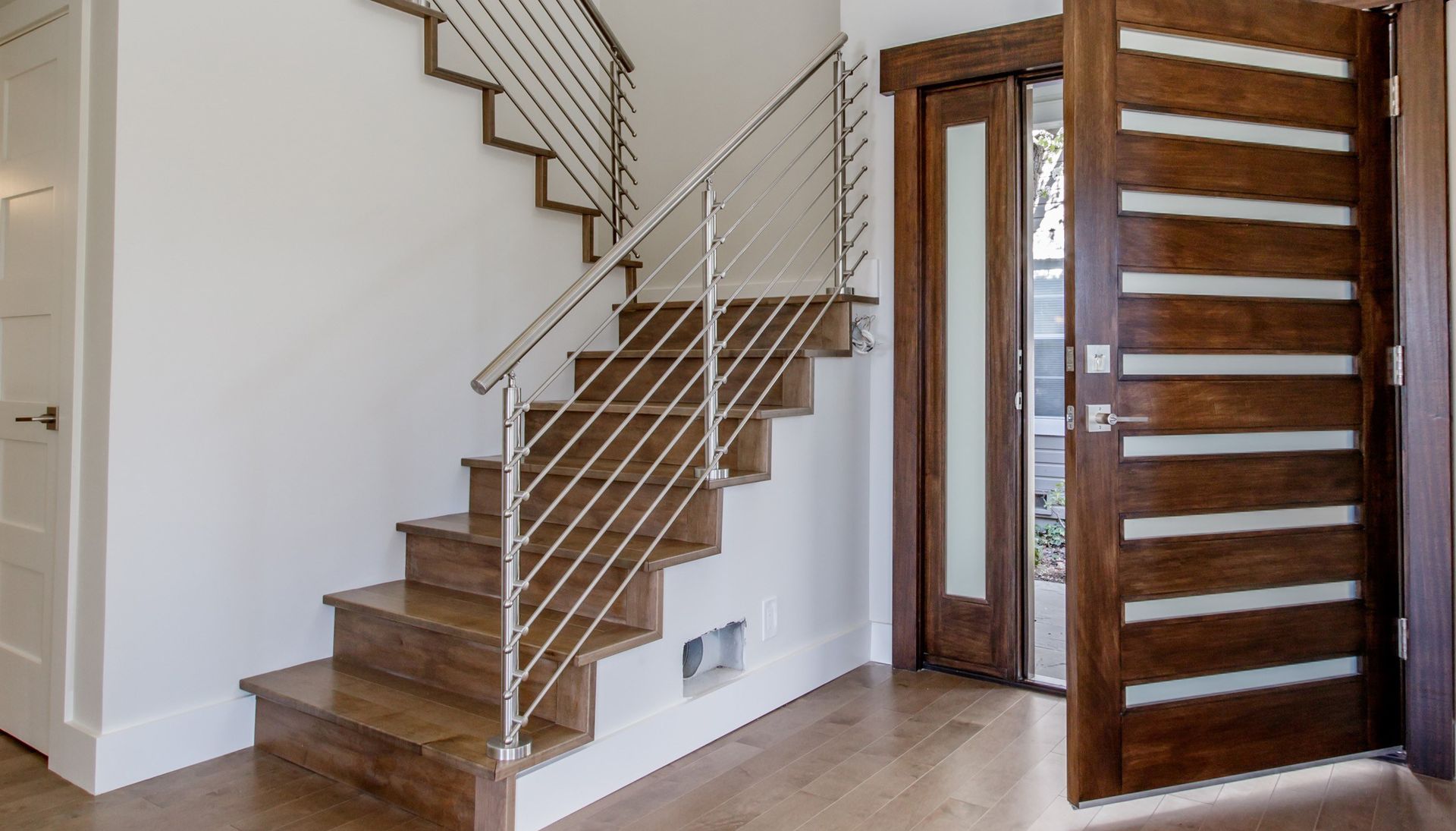 ᑕ ᑐ Stainless Steel Crossbar Railing Posts