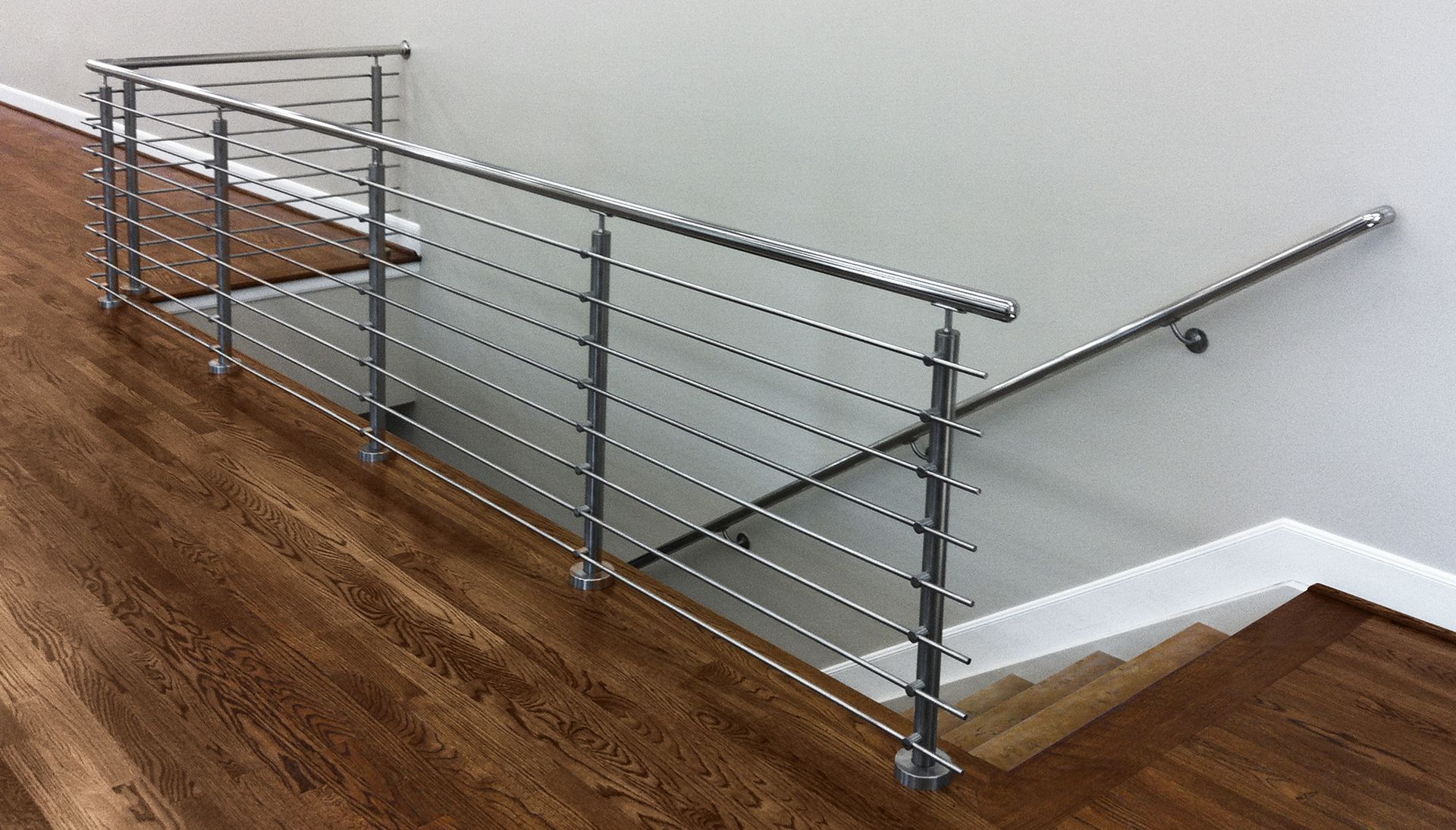 ᑕ ᑐ Stainless Steel Crossbar Railing Posts