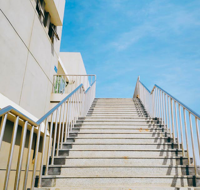 ᑕ ᑐ Outdoor Stair Railing Installation - Tips and Tricks